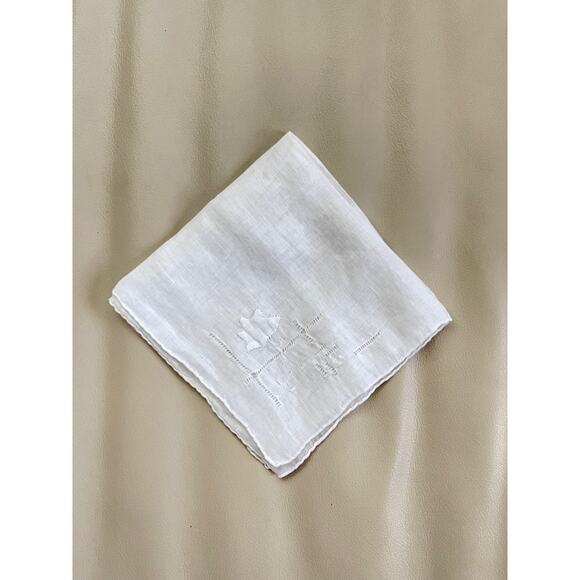 Unique Vintage | Accessories | Vintage White Embroidered Hanky Hankie ...